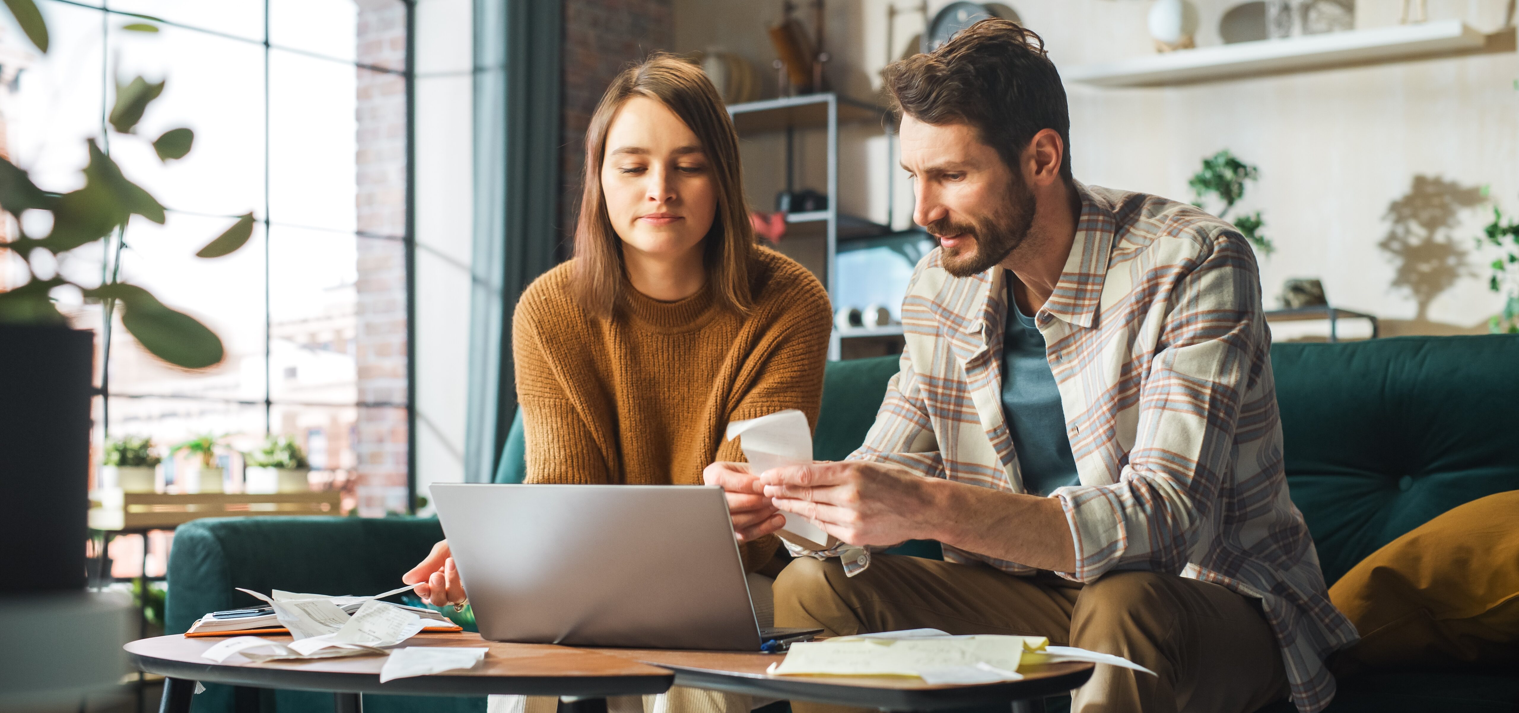 8 Healthy Ways To Deal With Financial Issues In Marriage